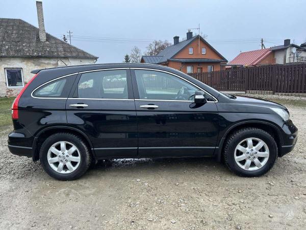 Black Honda CR-V 2011 in Kaisiadorys, with an engine capacity of 2.20 L and mileage of 293 thousand km for 6250 €, photo 7 on AUTOMOTO.COM.LV