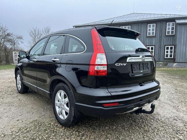 Black Honda CR-V 2011 in Kaisiadorys, with an engine capacity of 2.20 L and mileage of 293 thousand km for 6250 €, photo 8 on AUTOMOTO.COM.LV