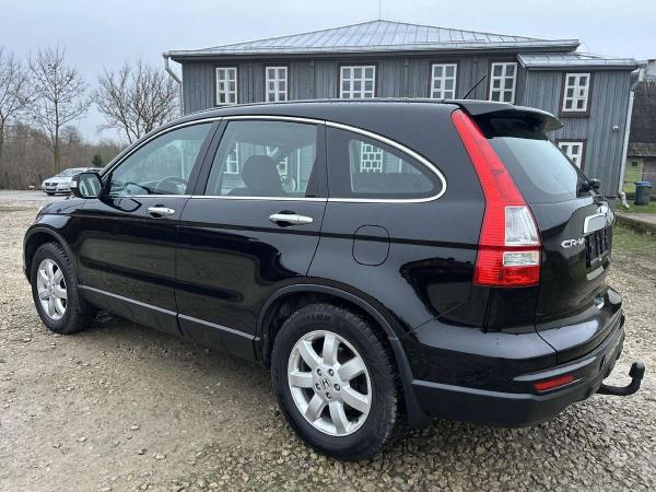 Black Honda CR-V 2011 in Kaisiadorys, with an engine capacity of 2.20 L and mileage of 293 thousand km for 6250 €, photo 10 on AUTOMOTO.COM.LV