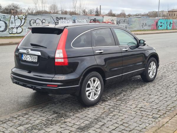 Melns Honda CR-V 2011 Rīga, ar dzinēja tilpumu 2.20 L un nobraukumu 183 tūkst. km par 9800 €, foto 4 vietnē AUTOMOTO.COM.LV