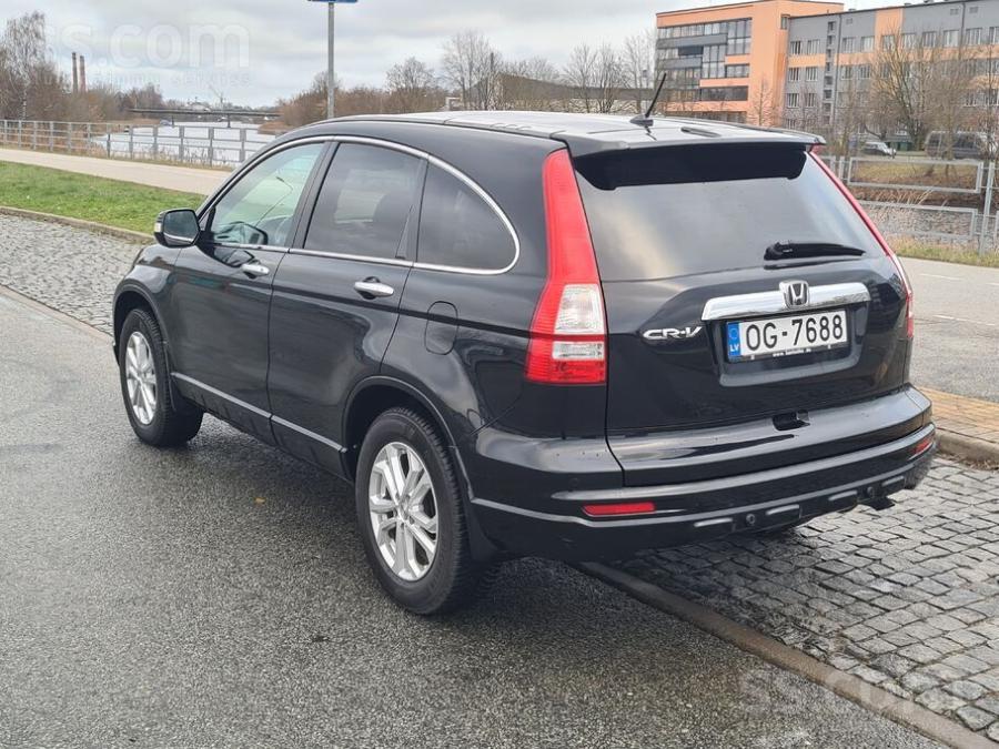 Melns Honda CR-V 2011 Rīga, ar dzinēja tilpumu 2.20 L un nobraukumu 183 tūkst. km par 9800 €, foto 6 vietnē AUTOMOTO.COM.LV