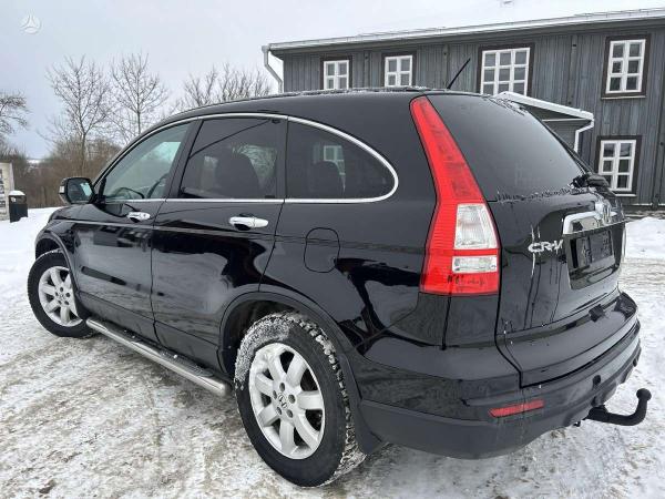 Melns Honda CR-V 2011 Kaišiadorys, ar dzinēja tilpumu 2.20 L un nobraukumu 292 tūkst. km par 5990 €, foto 5 vietnē AUTOMOTO.COM.LV