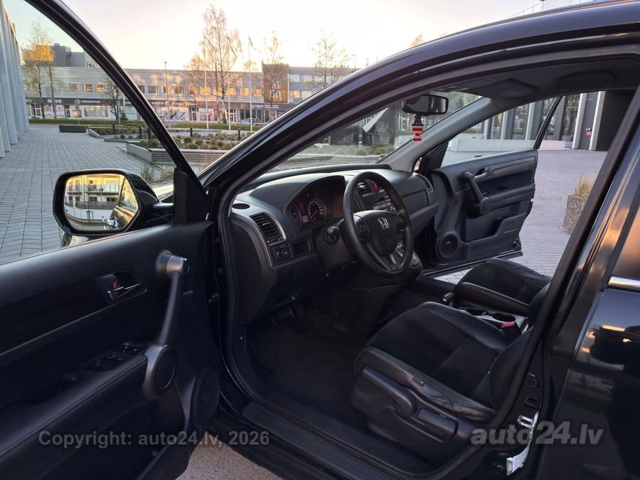 Melns Honda CR-V 2011 Tallina, ar dzinēja tilpumu 2.20 L un nobraukumu 311 tūkst. km par 7990 €, foto 14 vietnē AUTOMOTO.COM.LV