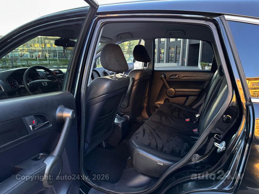 Melns Honda CR-V 2011 Tallina, ar dzinēja tilpumu 2.20 L un nobraukumu 311 tūkst. km par 7990 €, foto 16 vietnē AUTOMOTO.COM.LV