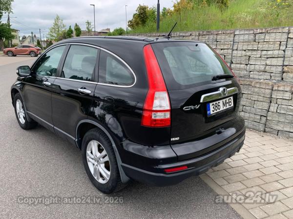 Black Honda CR-V 2011 in Tallinn, with an engine capacity of 2.00 L and mileage of 144 thousand km for 7900 €, photo 4 on AUTOMOTO.COM.LV