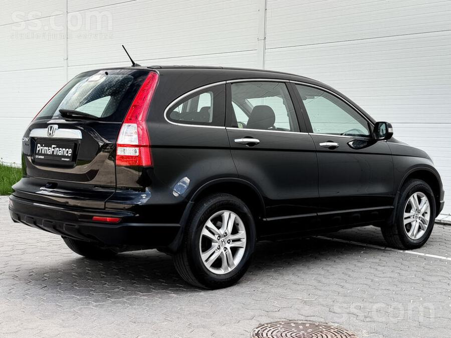 Black Honda CR-V 2011 in Riga, with an engine capacity of 2.20 L and mileage of 0 thousand km for 7990 €, photo 3 on AUTOMOTO.COM.LV