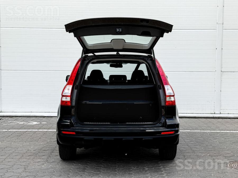 Black Honda CR-V 2011 in Riga, with an engine capacity of 2.20 L and mileage of 0 thousand km for 7990 €, photo 9 on AUTOMOTO.COM.LV