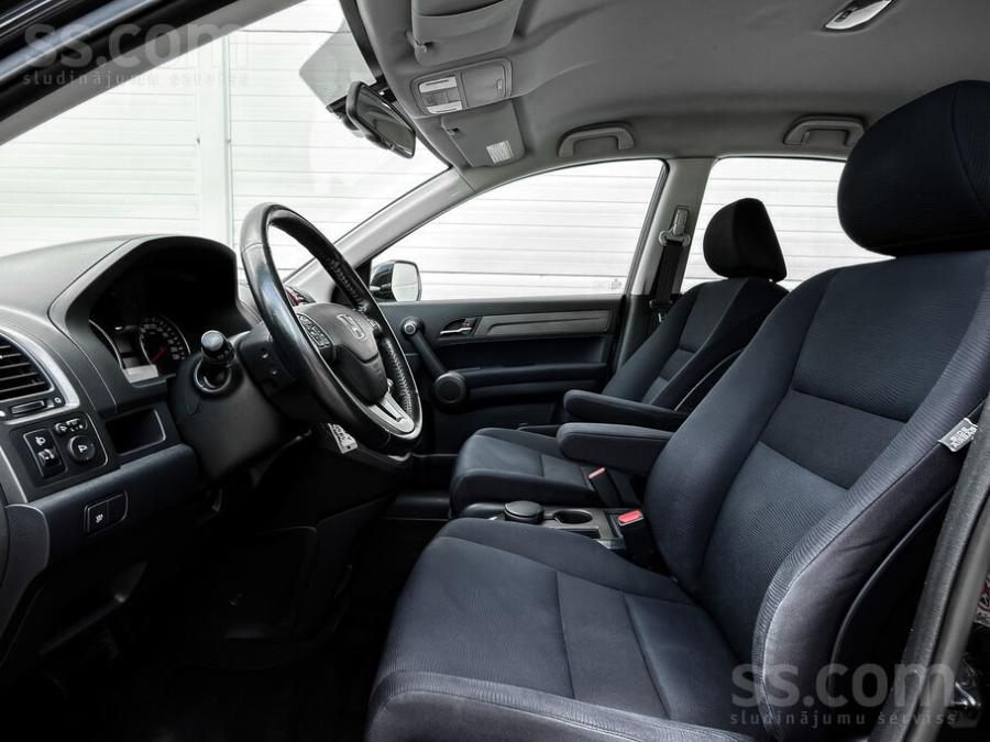 Black Honda CR-V 2011 in Riga, with an engine capacity of 2.20 L and mileage of 0 thousand km for 7990 €, photo 16 on AUTOMOTO.COM.LV
