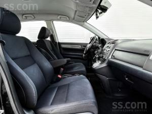 Black Honda CR-V 2011 in Riga, with an engine capacity of 2.20 L and mileage of 0 thousand km for 7990 €, photo 18 on AUTOMOTO.COM.LV