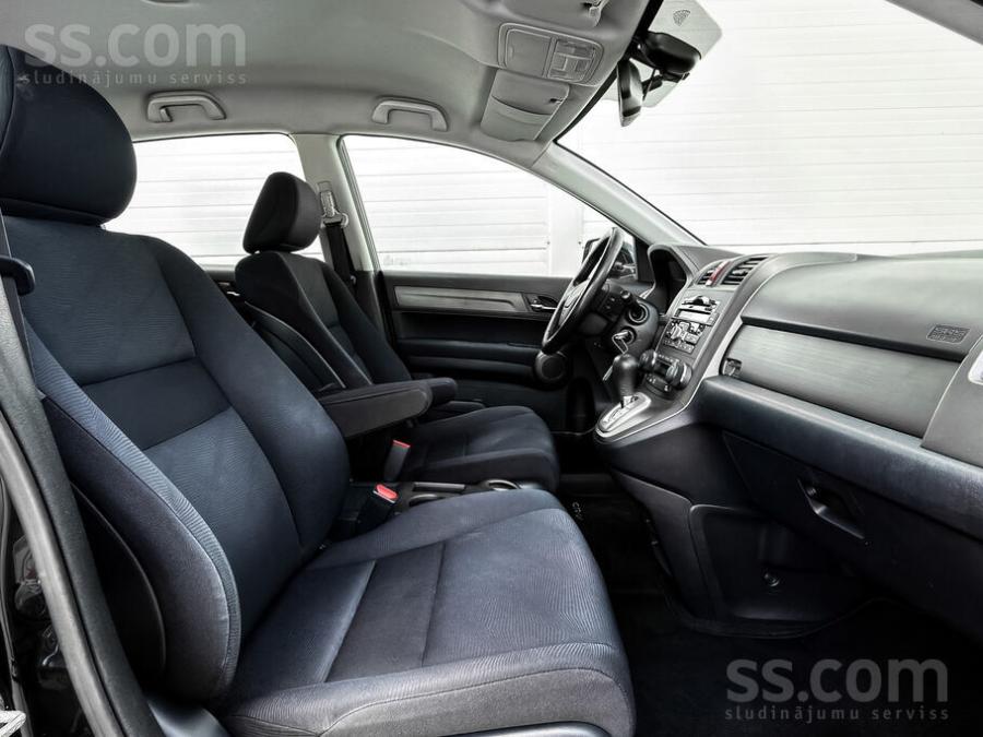 Black Honda CR-V 2011 in Riga, with an engine capacity of 2.20 L and mileage of 0 thousand km for 7990 €, photo 18 on AUTOMOTO.COM.LV