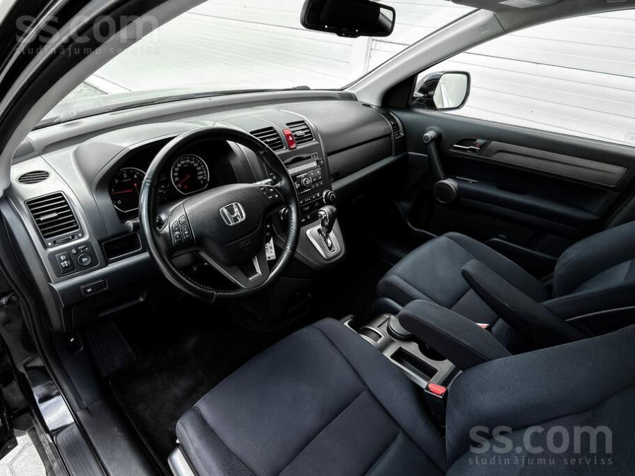 Black Honda CR-V 2011 in Riga, with an engine capacity of 2.20 L and mileage of 0 thousand km for 7990 €, photo 21 on AUTOMOTO.COM.LV