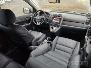 Black Honda CR-V 2011 in Riga, with an engine capacity of 2.20 L and mileage of 205 thousand km for 7950 €, photo 5 on AUTOMOTO.COM.LV