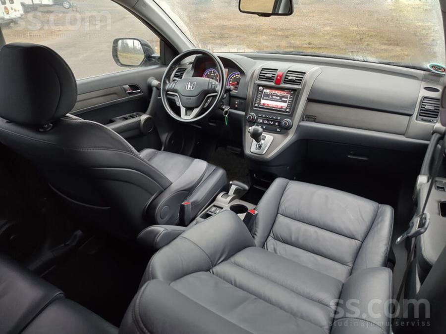 Black Honda CR-V 2011 in Riga, with an engine capacity of 2.20 L and mileage of 205 thousand km for 7950 €, photo 5 on AUTOMOTO.COM.LV