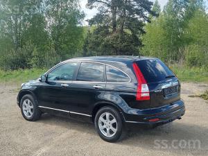 Black Honda CR-V 2011 in Riga, with an engine capacity of 2.20 L and mileage of 205 thousand km for 7950 €, photo 8 on AUTOMOTO.COM.LV