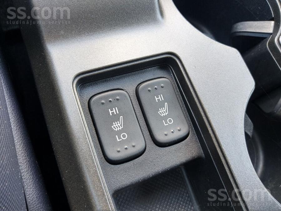 Black Honda CR-V 2011 in Riga, with an engine capacity of 2.20 L and mileage of 205 thousand km for 7950 €, photo 11 on AUTOMOTO.COM.LV