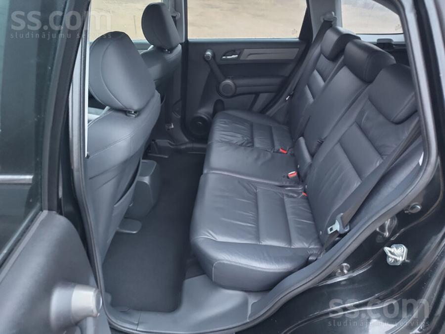 Black Honda CR-V 2011 in Riga, with an engine capacity of 2.20 L and mileage of 205 thousand km for 7950 €, photo 13 on AUTOMOTO.COM.LV