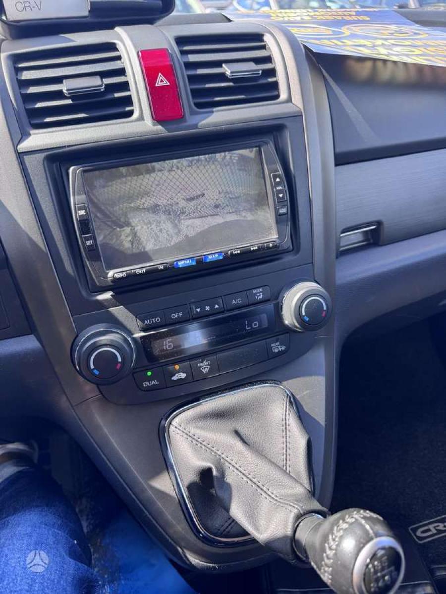 Black Honda CR-V 2011 in Alytus, with an engine capacity of 2.20 L and mileage of 235 thousand km for 8300 €, photo 17 on AUTOMOTO.COM.LV