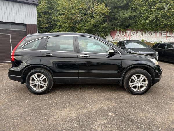 Black Honda CR-V 2011 in Siauliai, with an engine capacity of 2.20 L and mileage of 339 thousand km for 5750 €, photo 5 on AUTOMOTO.COM.LV