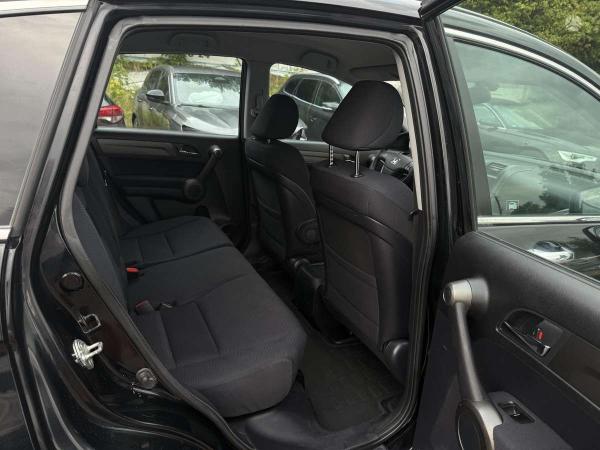 Black Honda CR-V 2011 in Siauliai, with an engine capacity of 2.20 L and mileage of 339 thousand km for 5750 €, photo 9 on AUTOMOTO.COM.LV