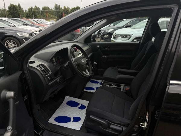 Black Honda CR-V 2011 in Siauliai, with an engine capacity of 2.20 L and mileage of 339 thousand km for 5750 €, photo 10 on AUTOMOTO.COM.LV