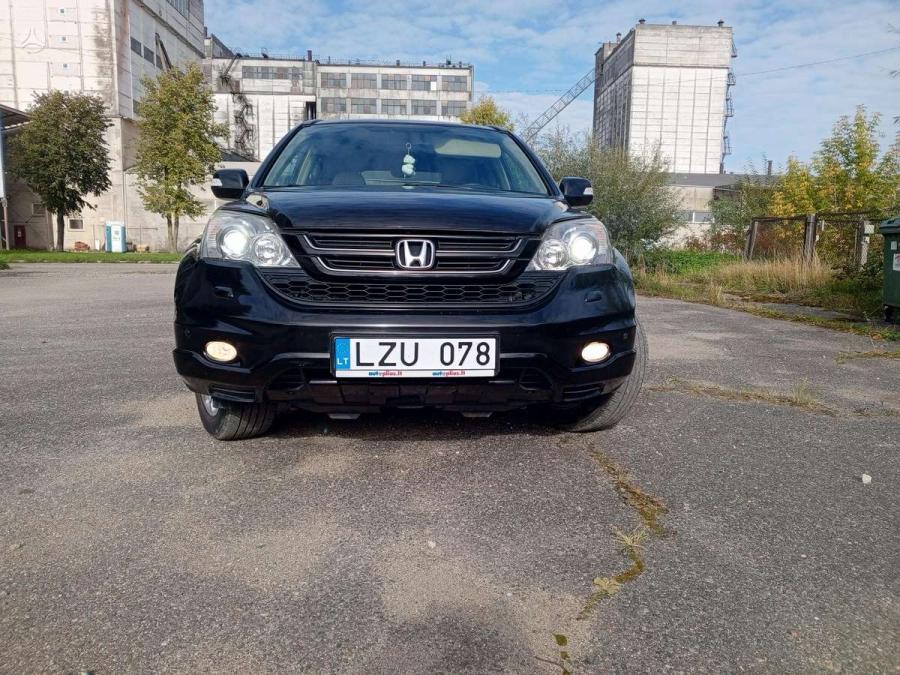 Black Honda CR-V 2011 in Alytus, with an engine capacity of 2.20 L and mileage of 242 thousand km for 7650 €, photo 3 on AUTOMOTO.COM.LV