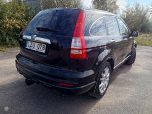Black Honda CR-V 2011 in Alytus, with an engine capacity of 2.20 L and mileage of 242 thousand km for 7650 €, photo 5 on AUTOMOTO.COM.LV