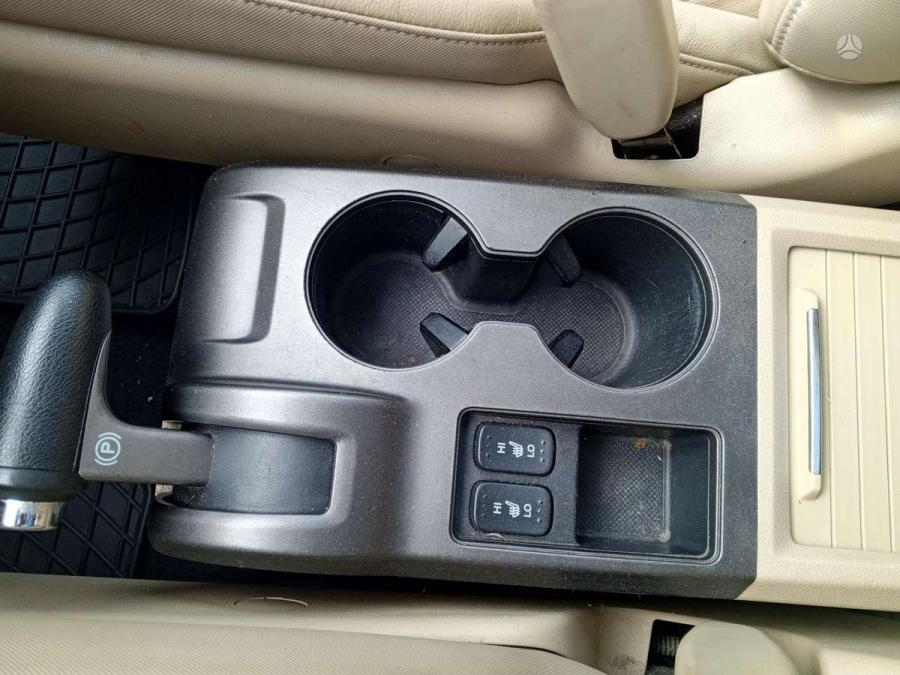 Black Honda CR-V 2011 in Alytus, with an engine capacity of 2.20 L and mileage of 242 thousand km for 7650 €, photo 12 on AUTOMOTO.COM.LV