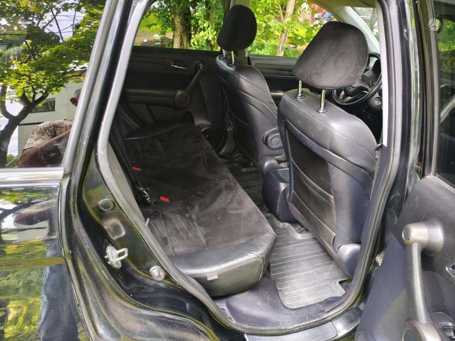 Black Honda CR-V 2011 in Vilnius, with an engine capacity of 2.20 L and mileage of 490 thousand km for 4600 €, photo 6 on AUTOMOTO.COM.LV