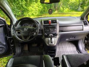 Black Honda CR-V 2011 in Vilnius, with an engine capacity of 2.20 L and mileage of 490 thousand km for 4600 €, photo 8 on AUTOMOTO.COM.LV