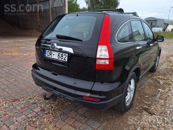 Black Honda CR-V 2011 in Saldus, with an engine capacity of 2.20 L and mileage of 299 thousand km for 4950 €, photo 6 on AUTOMOTO.COM.LV