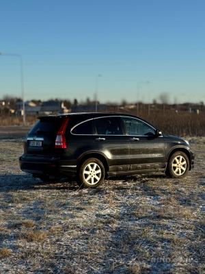 Black Honda CR-V 2012 in Tallinn, with an engine capacity of 2.00 L and mileage of 108 thousand km for 8750 €, photo 3 on AUTOMOTO.COM.LV