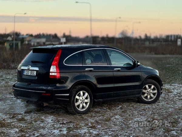 Black Honda CR-V 2012 in Tallinn, with an engine capacity of 2.00 L and mileage of 108 thousand km for 8750 €, photo 5 on AUTOMOTO.COM.LV