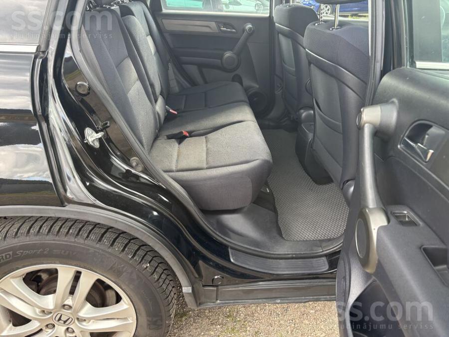Black Honda CR-V 2012 in Ogre, with an engine capacity of 2.20 L and mileage of 264 thousand km for 7100 €, photo 13 on AUTOMOTO.COM.LV