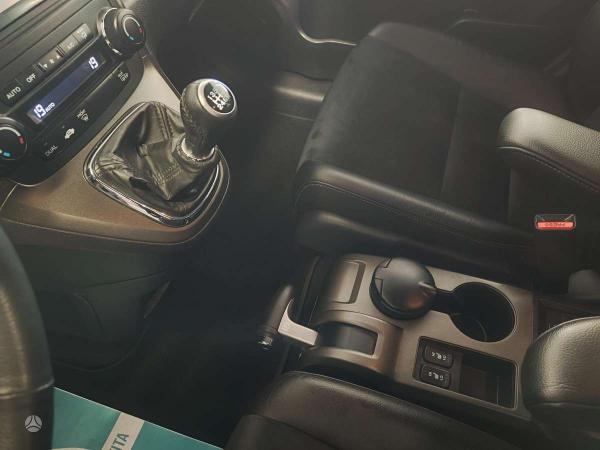 Black Honda CR-V 2012 in Vilnius, with an engine capacity of 2.20 L and mileage of 200 thousand km for 9999 €, photo 8 on AUTOMOTO.COM.LV