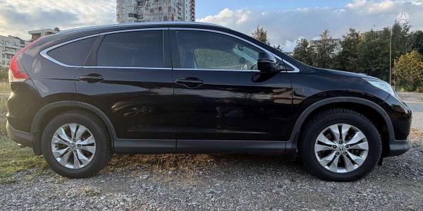 Honda CR-V 2012 in Vilnius on AUTOMOTO.COM.LV Black Honda CR-V 2012 in Vilnius, with an engine capacity of 2.20 L and mileage of 182 thousand km for 8600 €, photo 4 on AUTOMOTO.COM.LV