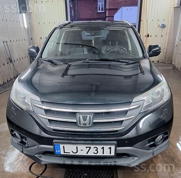 Black Honda CR-V 2013 in Riga, with an engine capacity of 2.20 L and mileage of 222 thousand km for 10700 €, photo 2 on AUTOMOTO.COM.LV