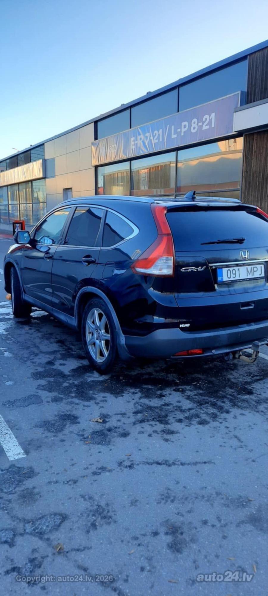 Melns Honda CR-V 2013 Tallina, ar dzinēja tilpumu 2.00 L un nobraukumu 294 tūkst. km par 10900 €, foto 3 vietnē AUTOMOTO.COM.LV