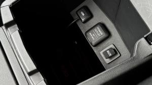 Black Honda CR-V 2013 in Radviliskis, with an engine capacity of 2.20 L and mileage of 218 thousand km for 9250 €, photo 31 on AUTOMOTO.COM.LV