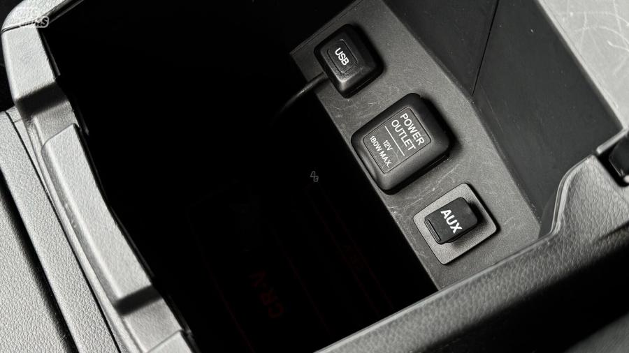 Black Honda CR-V 2013 in Radviliskis, with an engine capacity of 2.20 L and mileage of 218 thousand km for 9250 €, photo 31 on AUTOMOTO.COM.LV