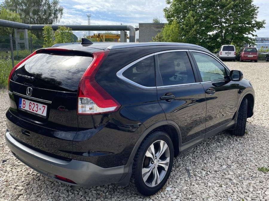 Black Honda CR-V 2013 in Riga, with an engine capacity of 2.00 L and mileage of 250 thousand km for 10500 €, photo 3 on AUTOMOTO.COM.LV