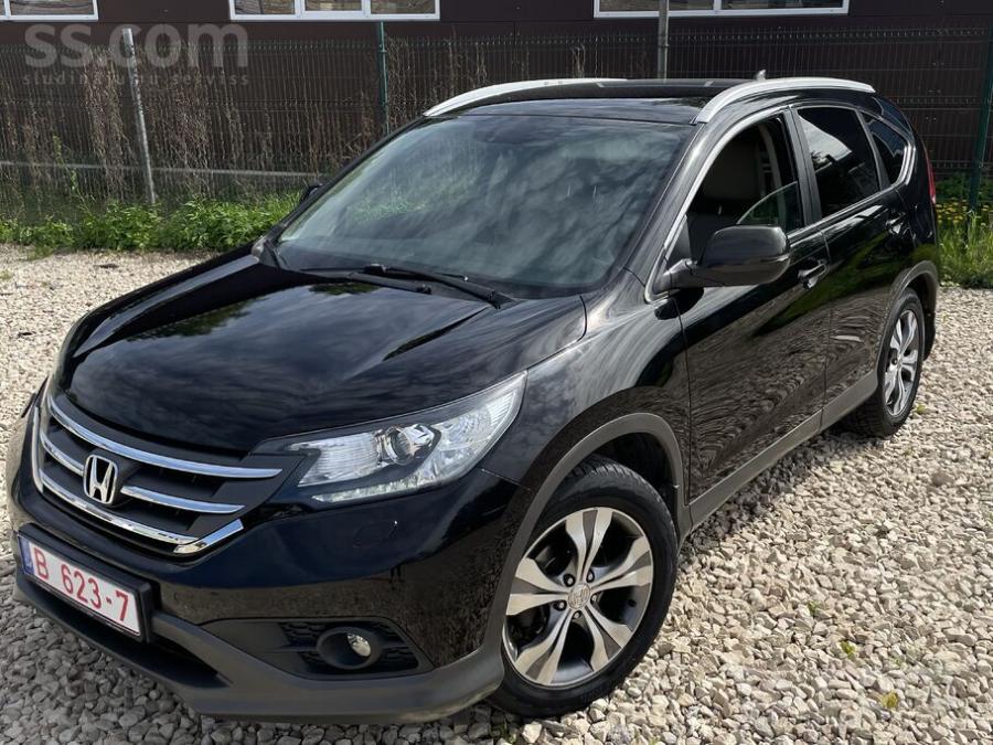 Black Honda CR-V 2013 in Riga, with an engine capacity of 2.00 L and mileage of 250 thousand km for 10500 €, photo 5 on AUTOMOTO.COM.LV