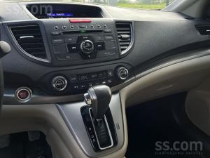 Black Honda CR-V 2013 in Riga, with an engine capacity of 2.00 L and mileage of 250 thousand km for 10500 €, photo 10 on AUTOMOTO.COM.LV