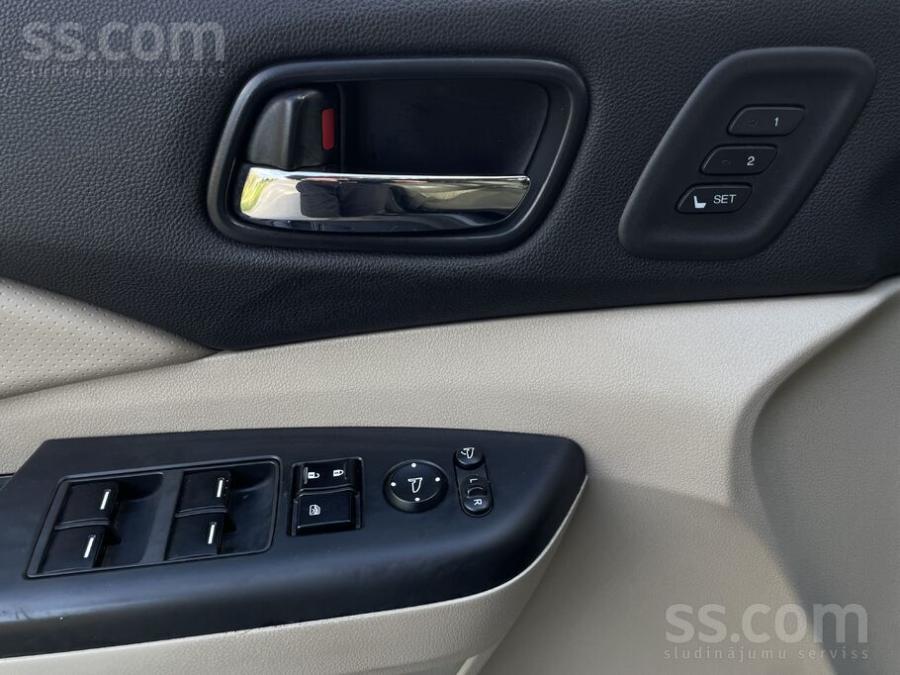 Black Honda CR-V 2013 in Riga, with an engine capacity of 2.00 L and mileage of 250 thousand km for 10500 €, photo 12 on AUTOMOTO.COM.LV