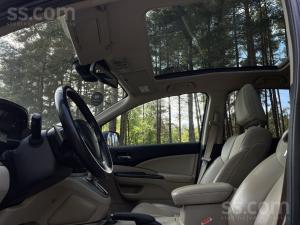 Black Honda CR-V 2013 in Riga, with an engine capacity of 2.00 L and mileage of 250 thousand km for 10500 €, photo 16 on AUTOMOTO.COM.LV
