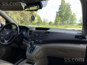 Black Honda CR-V 2013 in Riga, with an engine capacity of 2.00 L and mileage of 250 thousand km for 10500 €, photo 18 on AUTOMOTO.COM.LV