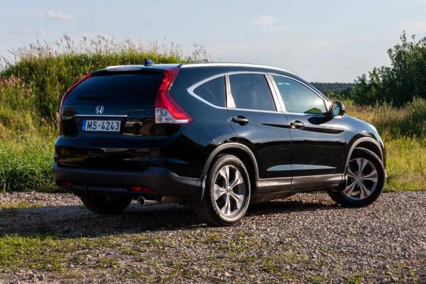 Melns Honda CR-V 2013 Rīga, ar dzinēja tilpumu 2.20 L un nobraukumu 305 tūkst. km par 7495 €, foto 4 vietnē AUTOMOTO.COM.LV