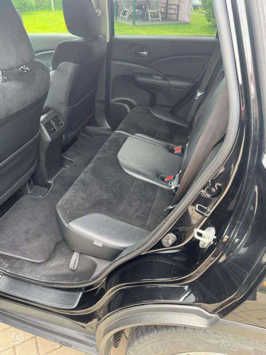Black Honda CR-V 2013 in Silute, with an engine capacity of 2.20 L and mileage of 240 thousand km for 9500 €, photo 15 on AUTOMOTO.COM.LV