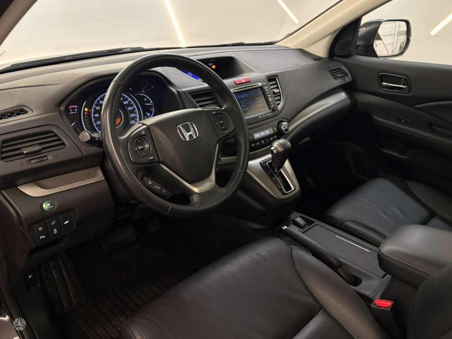 Black Honda CR-V 2013 in Marijampole, with an engine capacity of 2.20 L and mileage of 281 thousand km for 10950 €, photo 3 on AUTOMOTO.COM.LV