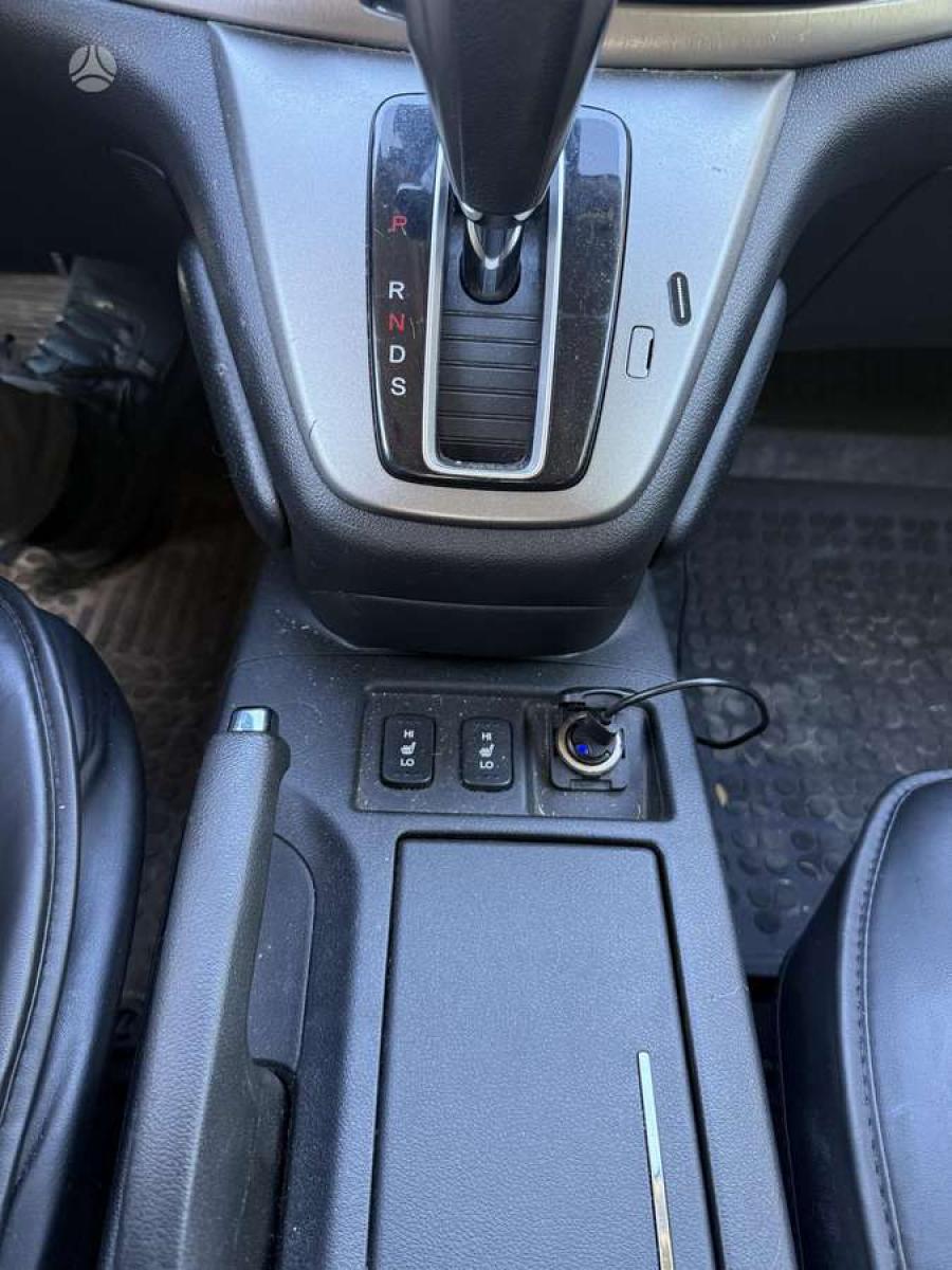 Black Honda CR-V 2013 in Vilnius, with an engine capacity of 2.20 L and mileage of 310 thousand km for 9000 €, photo 5 on AUTOMOTO.COM.LV