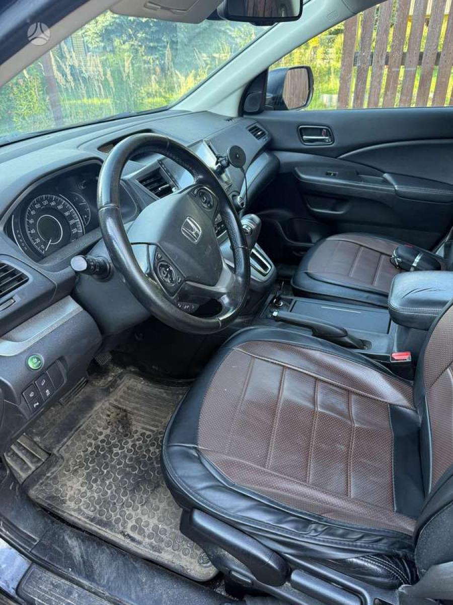 Black Honda CR-V 2013 in Vilnius, with an engine capacity of 2.20 L and mileage of 310 thousand km for 9000 €, photo 6 on AUTOMOTO.COM.LV